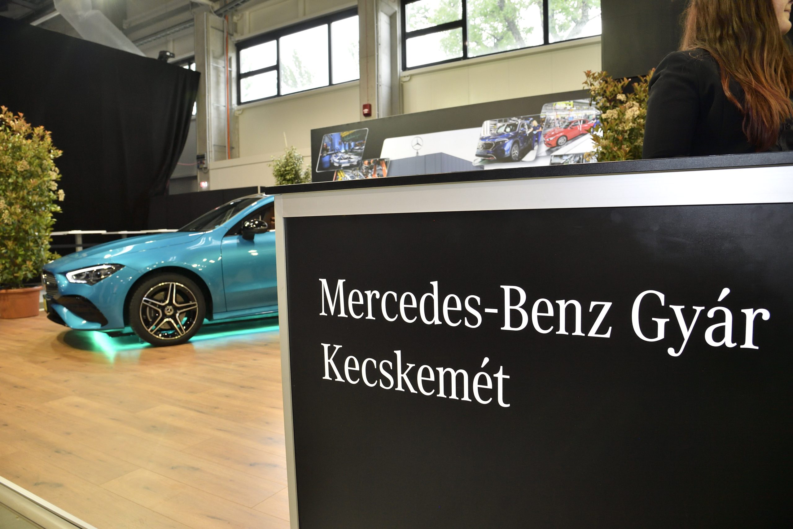 Fotók Orbán és a Mercedes Benz vezetőjének találkozójáról | Tudás.hu