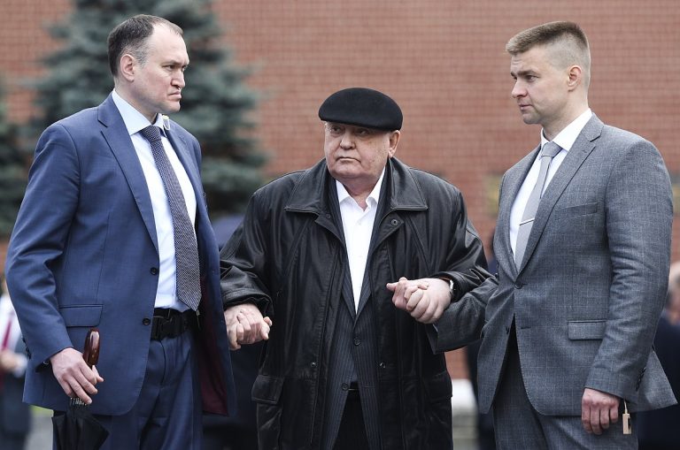 Gorbacsov, akit a világ imád, de az oroszok birodalmuk lerombolójának ...